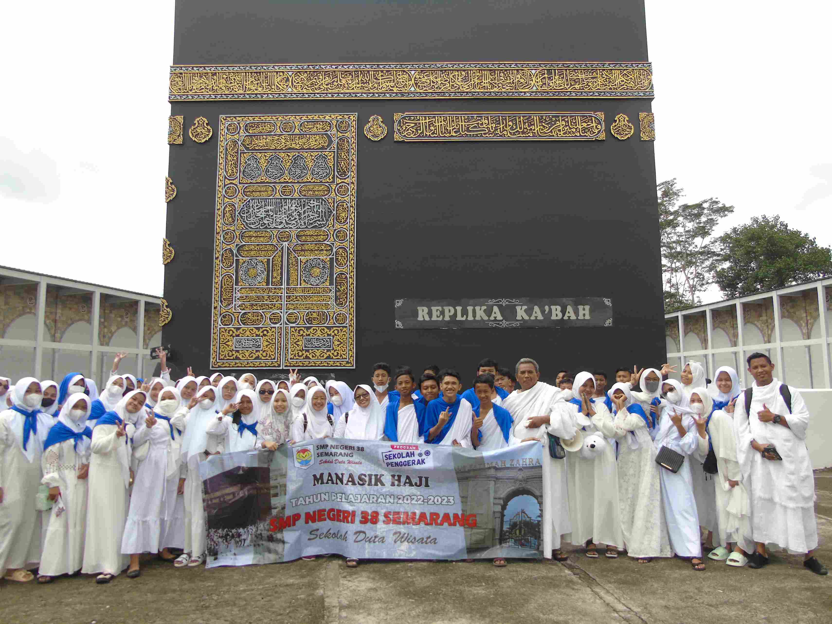 MELALUI KEGIATAN MANASIK HAJI, PARA SISWA BELAJAR MENUNAIKAN IBADAH DI ...